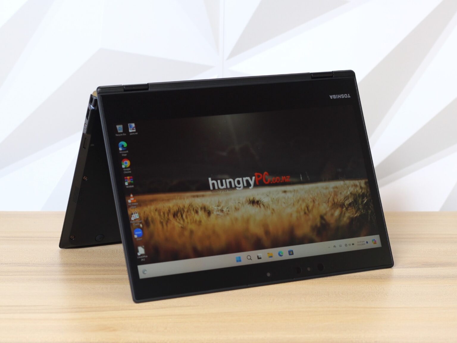 Toshiba Portege X20W-E 2-in-1 12.5" Core i5 Laptop, 8GB RAM, 256GB SSD ...